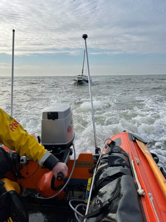 Exmouth RNLI lifeboat called to drifting yacht - EXMOUTH RNLI