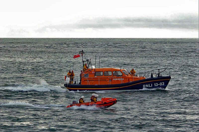 Exmouth RNLI launch in response to distress call - EXMOUTH RNLI