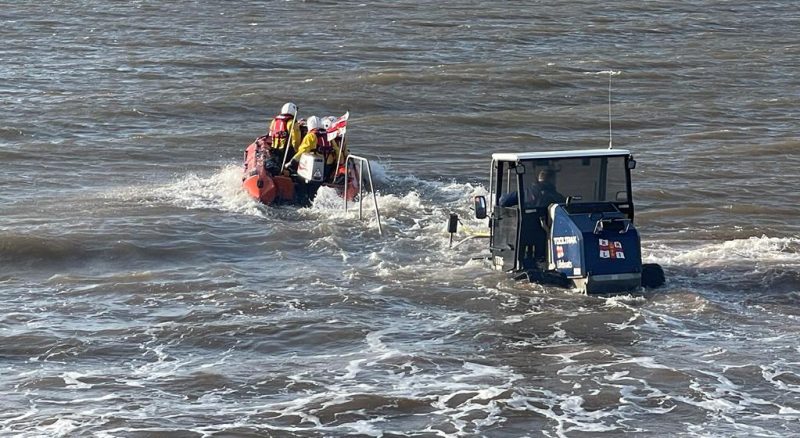 Exmouth RNLI assists broken down boat - EXMOUTH RNLI